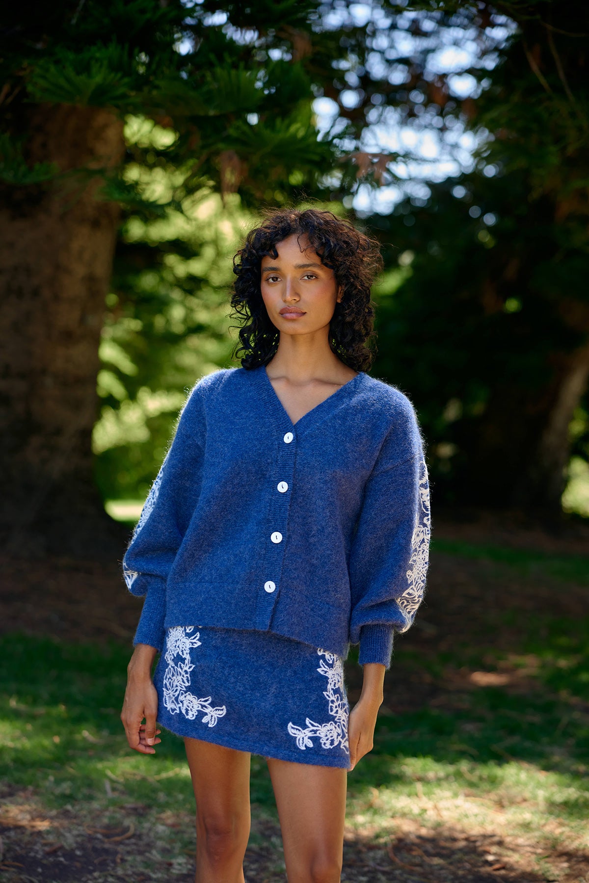 AGNES CARDI ROYAL – Aston Studio